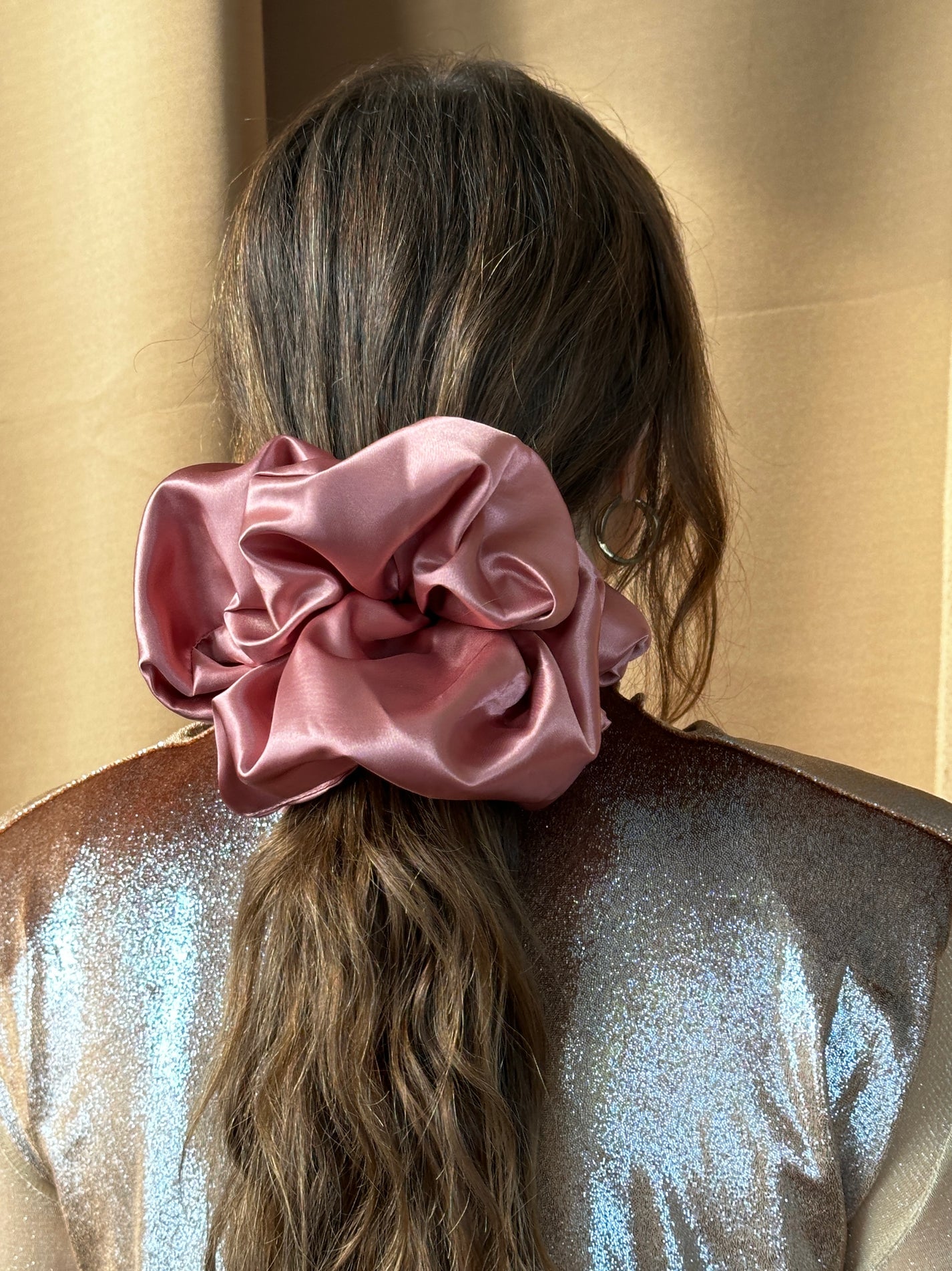 Giant Satin Scrunchie – Room Shop